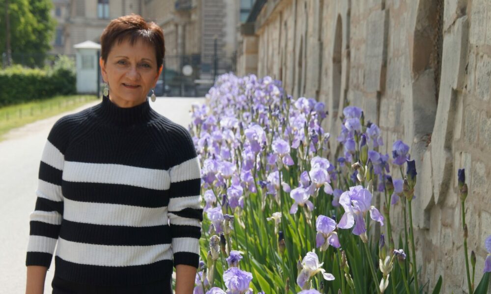 Meet Talevska Kutner Nada of Pressed Flower Artisan – Voyage Ohio Magazine